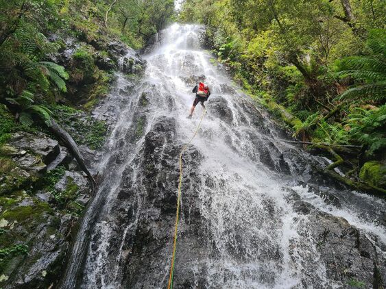 Emperor Falls - ropewiki