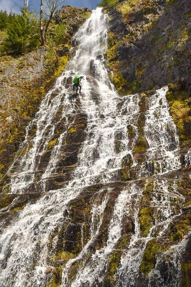Strawberry Mountain Falls - ropewiki